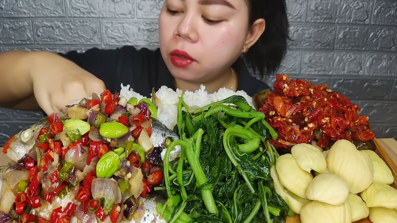 nikmat nya Ikan Kembung cabe cincang, terong sambal, tumis bayam ...