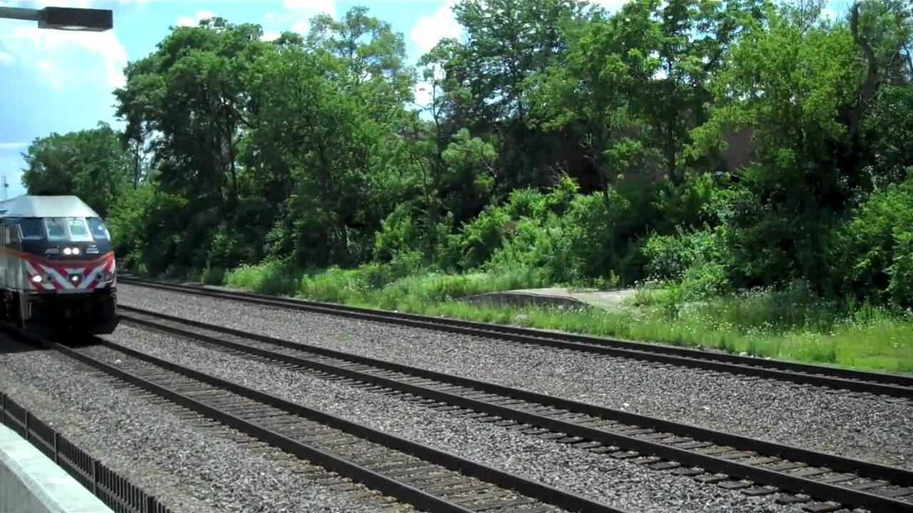 Metra # 401 (Ollie) Arriving Lisle,Illinois - YouTube