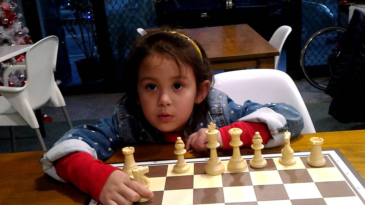 little girl learning how chess pieces move~小女孩學習西洋棋 - YouTube