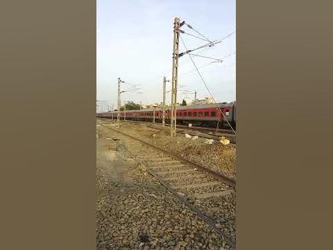 (22737) Secundrabad Hisar sf express at Udhna junction goods yard #railway #indianrailways # ...