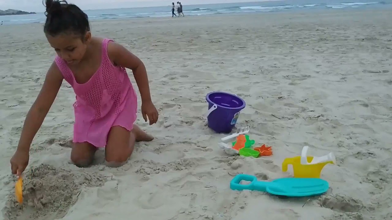 Brincando Na Praia Youtube
