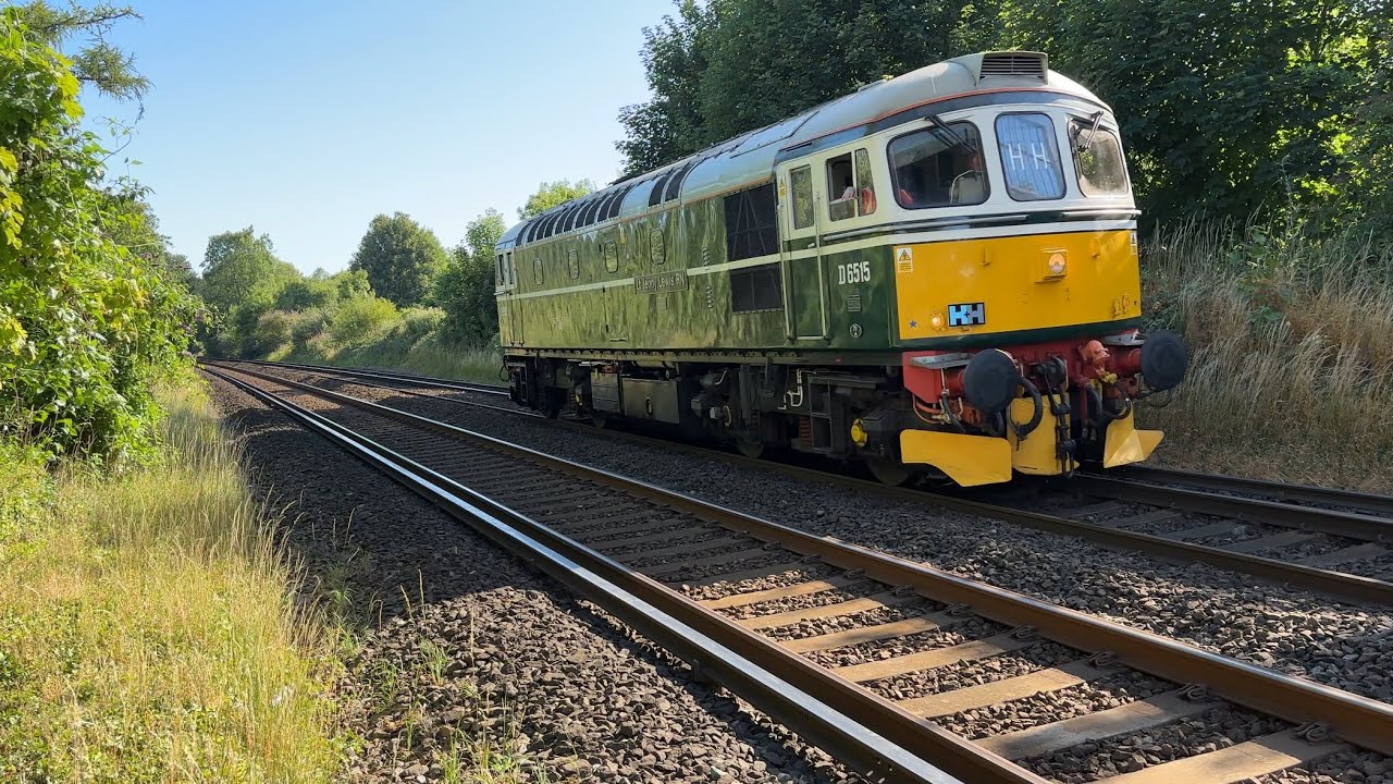 Class 33 | 33012 / D6515 'Lt Jenny Lewis RN’ | Light Engine | Hanson ...
