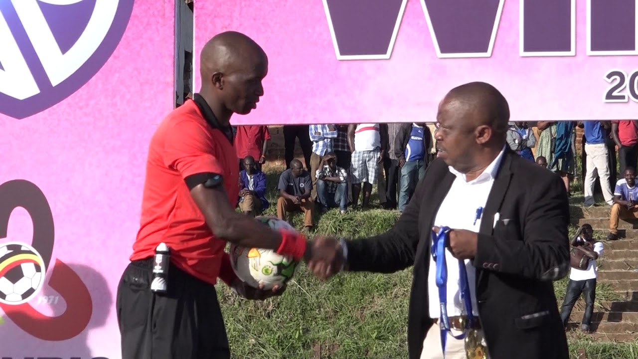 MUJIB KASULE CELEBRATES WITH FANS - YouTube