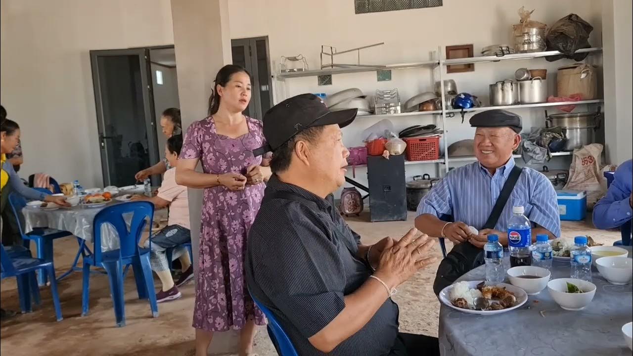 tus txiv tsev tsis nyob tsev ces ua tau ib pluas mov los noj tsis qab li os - YouTube