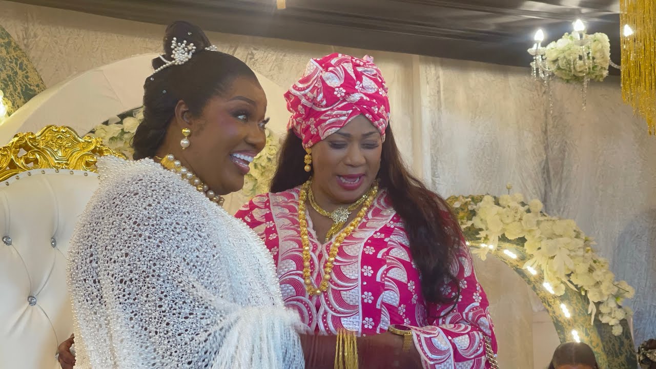 La belle complicité de bijoux ngone avec sa belle mère - YouTube