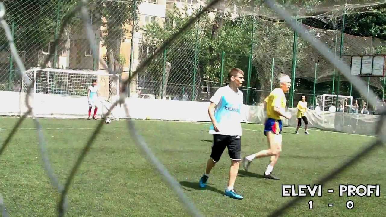 Prima repriza - Meciul de fotbal Elevi vs profesori - Scoala 174 C-tin ...