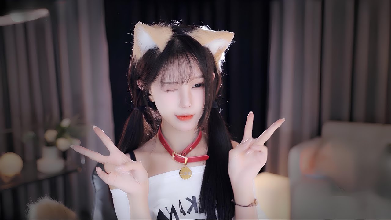 ASMR Cute Cat Wants To Be Petted 😻- YouYou Baby 尤优Baby - YouTube