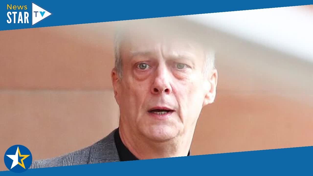 Gaunt-looking actor Stephen Tompkinson arrives at court accused of GBH - YouTube