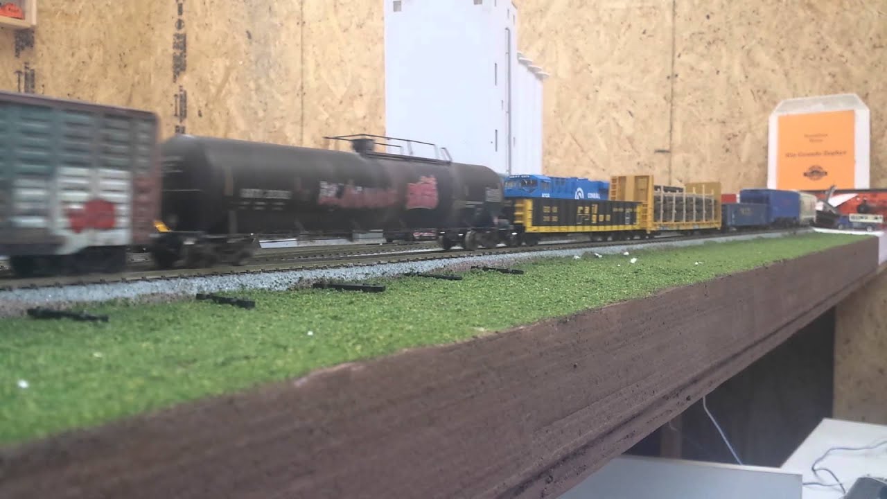 CSX 610 screaming as it passes NS 8098 and 3399. - YouTube