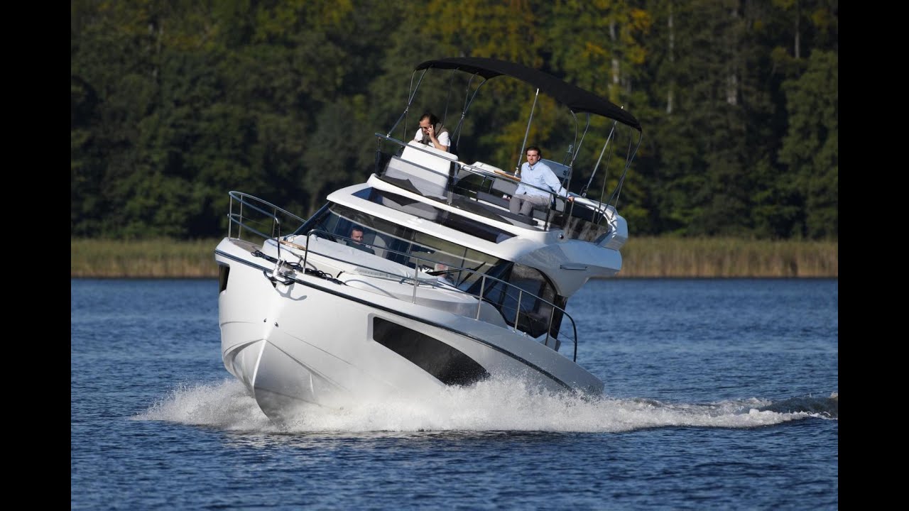 Parker Monaco 110 FLY, un yacht cu motoare outboard - YouTube