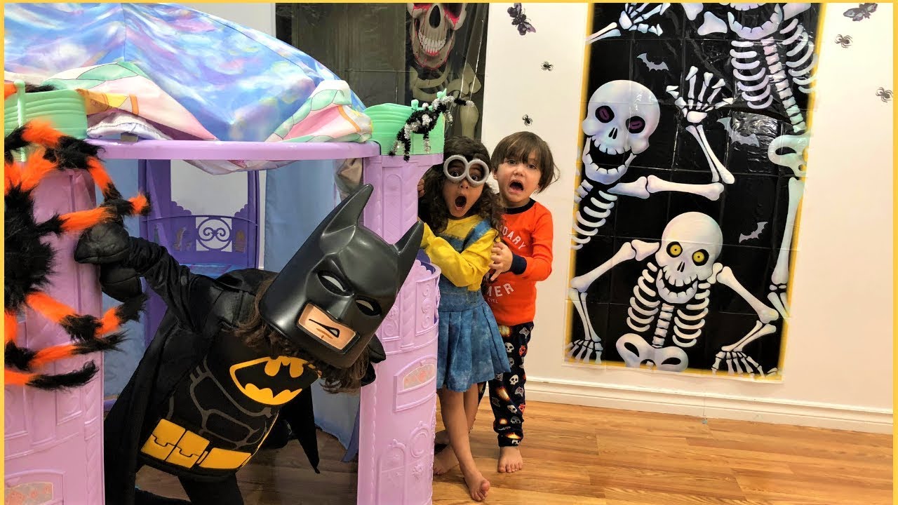 HALLOWEEN Trick or Treat with superheroes!!! Fun Toys and Kids Candy ...