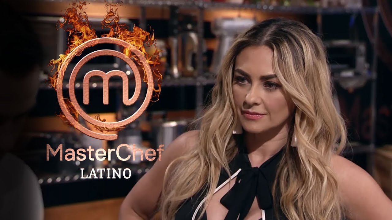 MasterChef Latino | Santiago cocina un salmón en cama de aguacate | Entretenimiento - YouTube