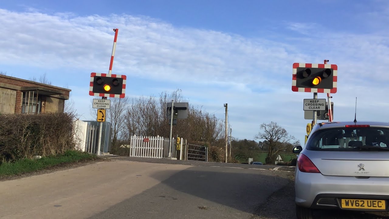 (New upgrade) Axe level crossing, Devon - YouTube