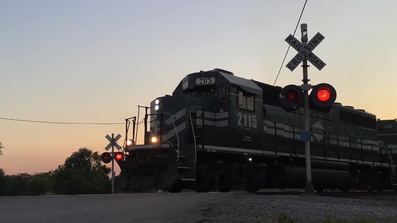 EVWR Grain Train - Willis Ave Railroad Crossing, Enfield, IL - YouTube