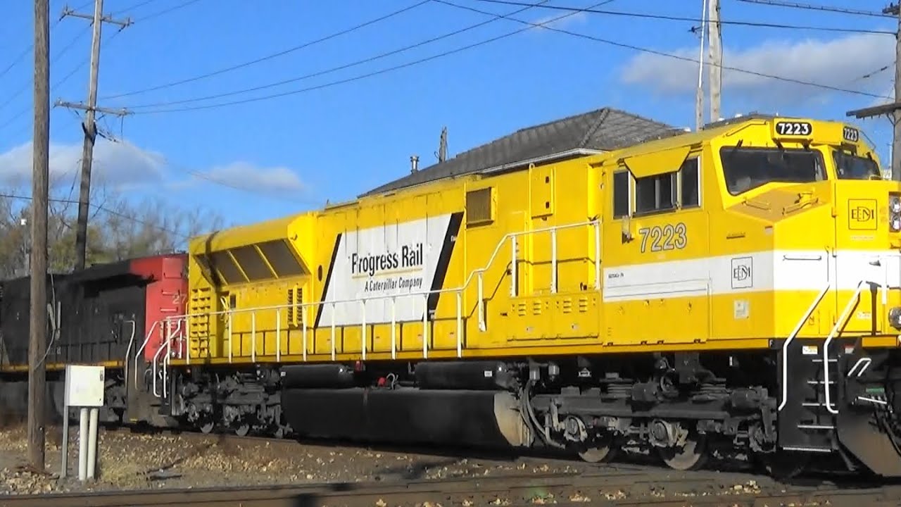 IC 2714 (CN) w/ EMDX T4 SD70AH, West Chicago, IL 11/1/20 - YouTube