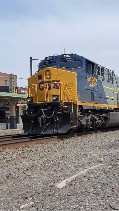 CSX Clinchfield heritage unit 1902 trailing M409 thru pottstown - YouTube