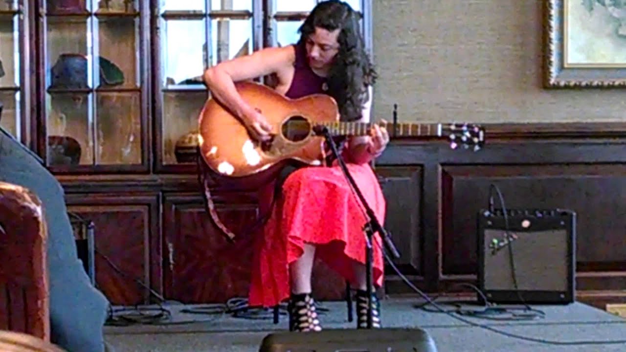 Shira Solomon plays Here Comes the Sun - YouTube