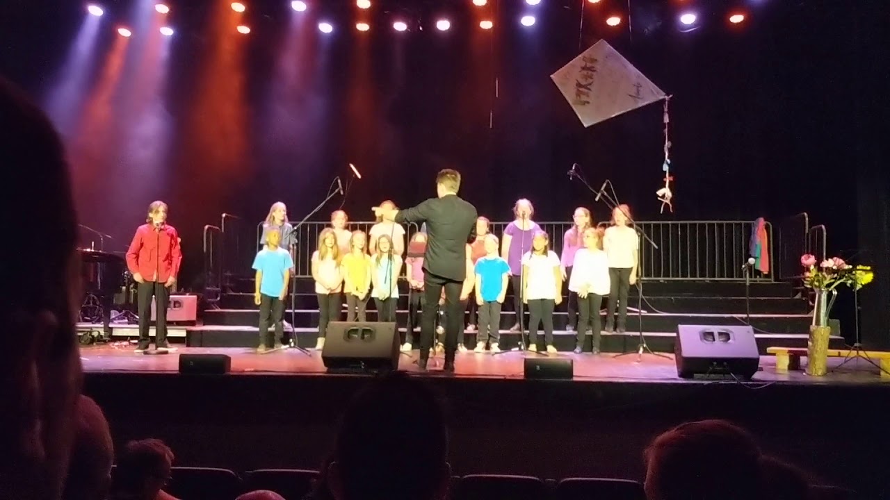 Spectacle chorale 2019(2) - YouTube