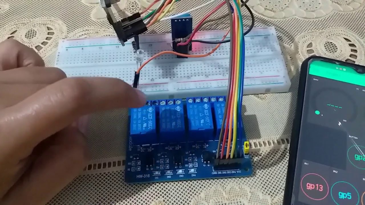 RANCANG BANGUN SISTEM KENDALI LAMPU DAN MONITORING SUHU/KELEMBABAN PADA INKUBATOR - YouTube