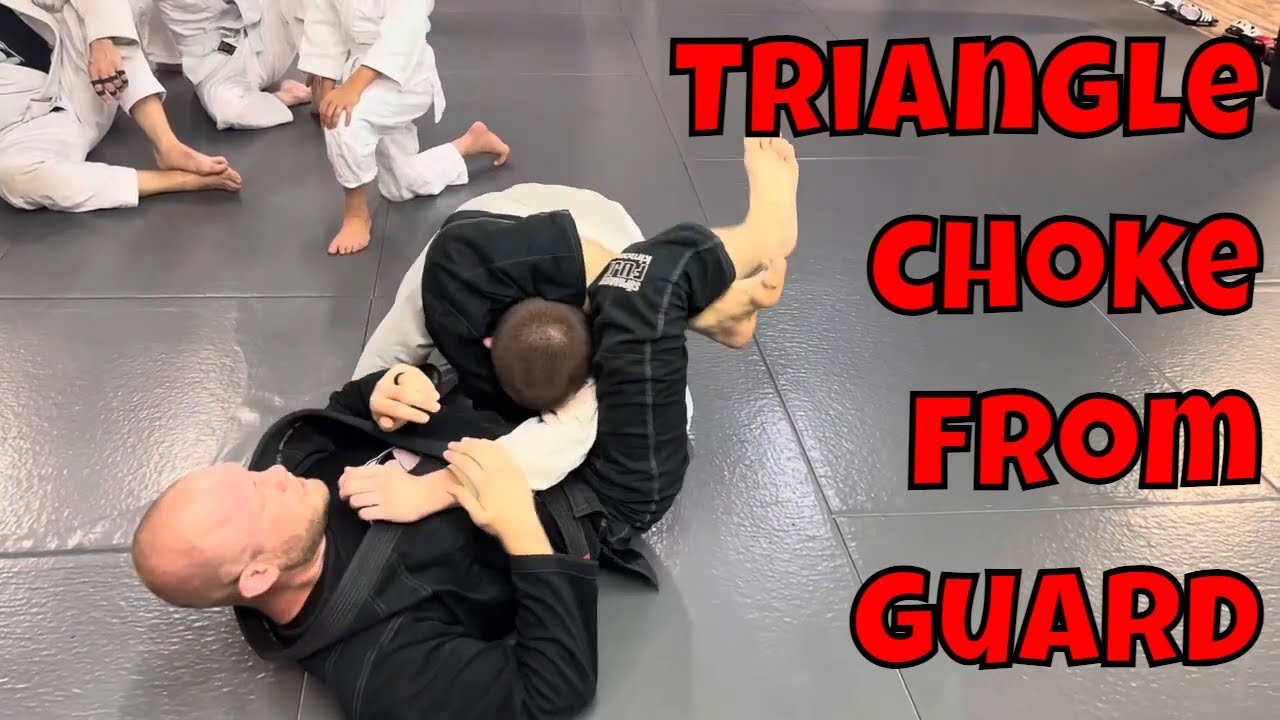 Triangle choke from guard - YouTube