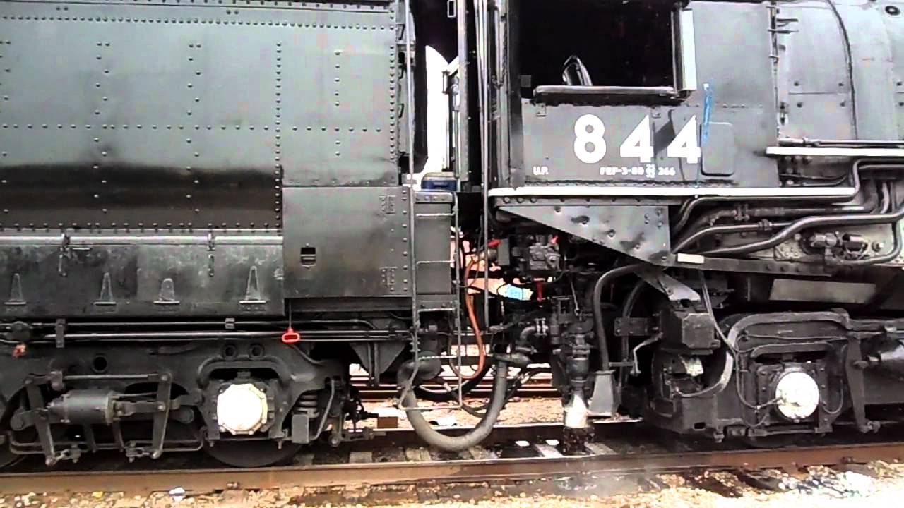 Union Pacific Steam Engine No. 844 Arrives in Jefferson City - YouTube