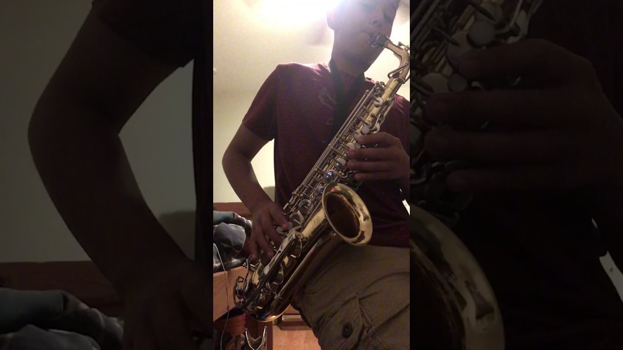 How to play we will rock you on the saxophone - YouTube