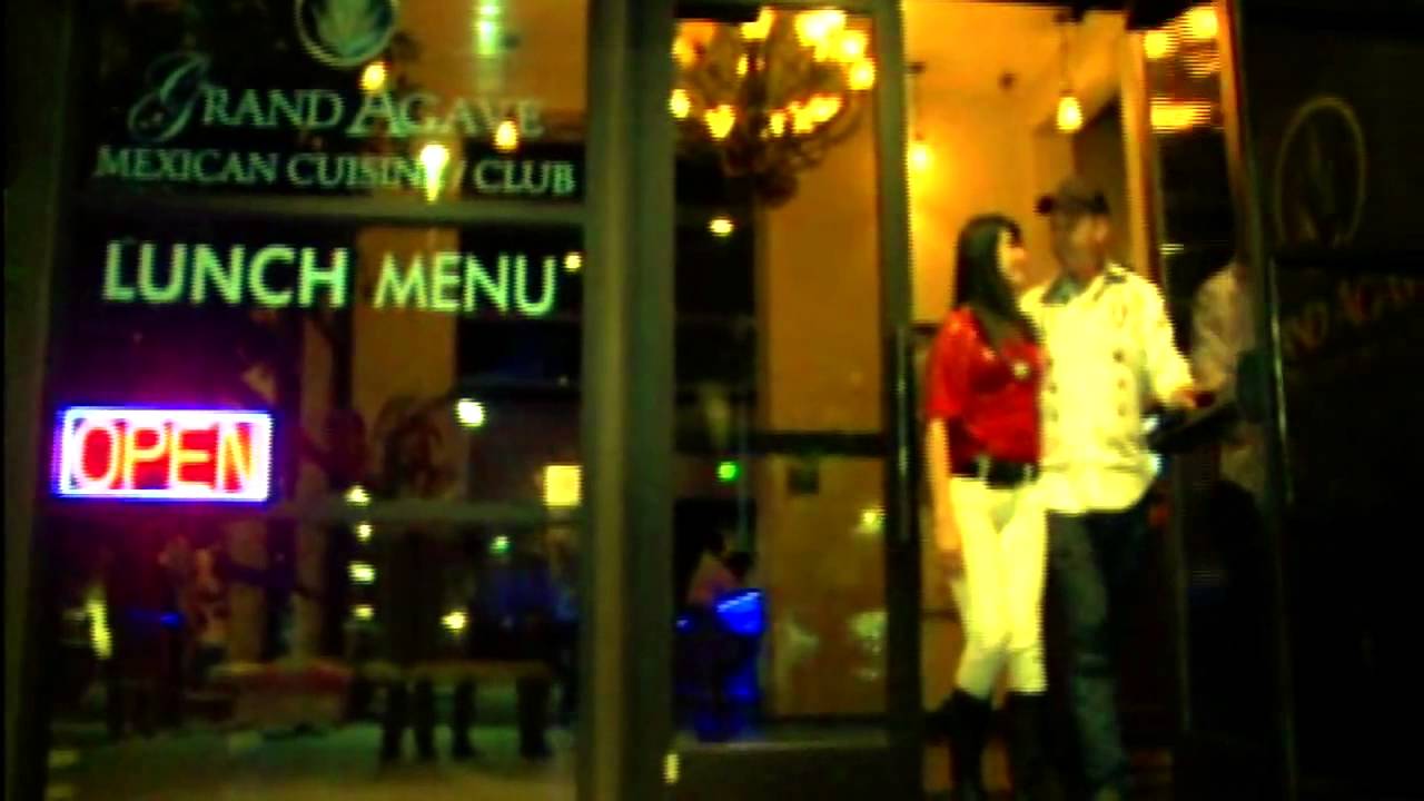 Max y Miliano CON FUEGO ESTAS JUGANDO VIDEO OFICIAL) - YouTube