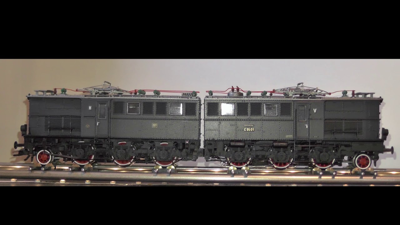 Brawa E 95 01 - 1 Motor, 4 Haftreifen, 2 Lautsprecher - YouTube