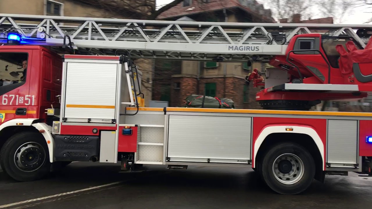 Polish fire service (straz pozarna) responding - YouTube