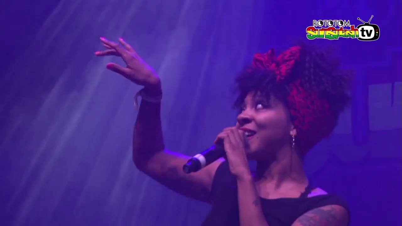 HOLLIE COOK live @ Main Stage 2015 - YouTube
