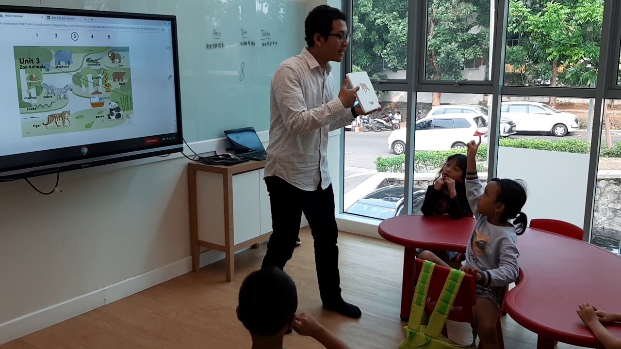 EF Education First Kids & Teens -Small Stars Class - YouTube