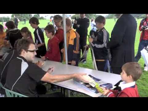 BLACKCAPS signing session - Parnell Cricket Club - YouTube