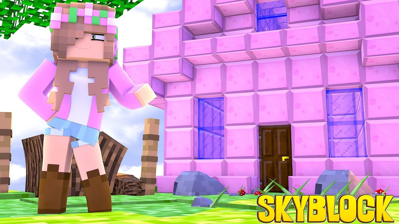 LITTLE KELLY BUILDS A HOUSE ON HER ISLAND! SKYBLOCK | Minecraft Little ...