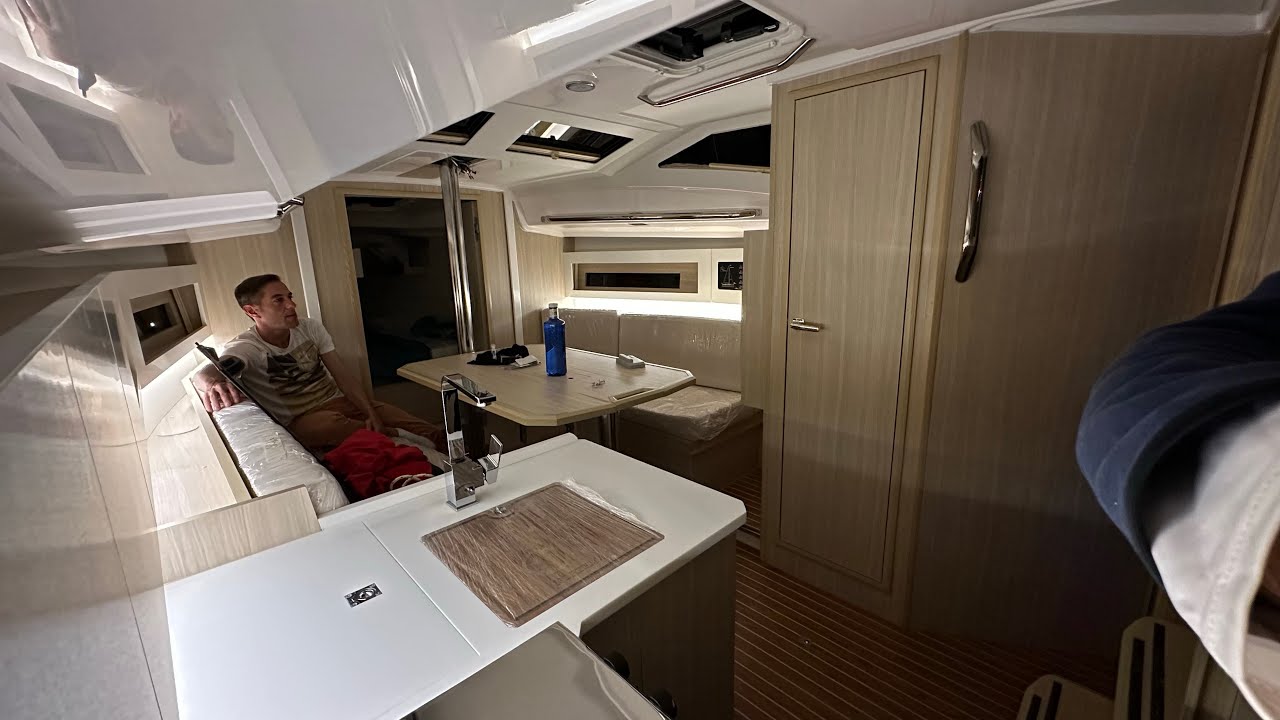 El interior del Maxus 35 de Northman Shipyard por Setsail - YouTube