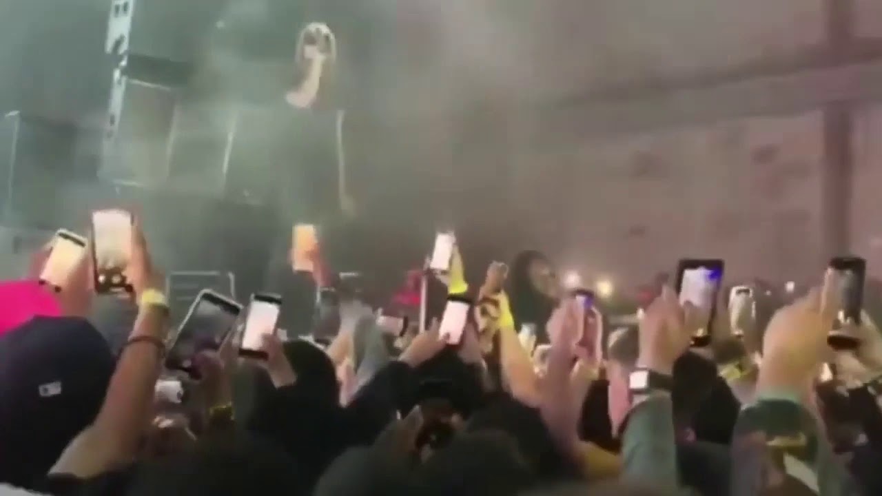 PLAYBOI CARTI HAS FIGHT AT NYC SHOW - YouTube