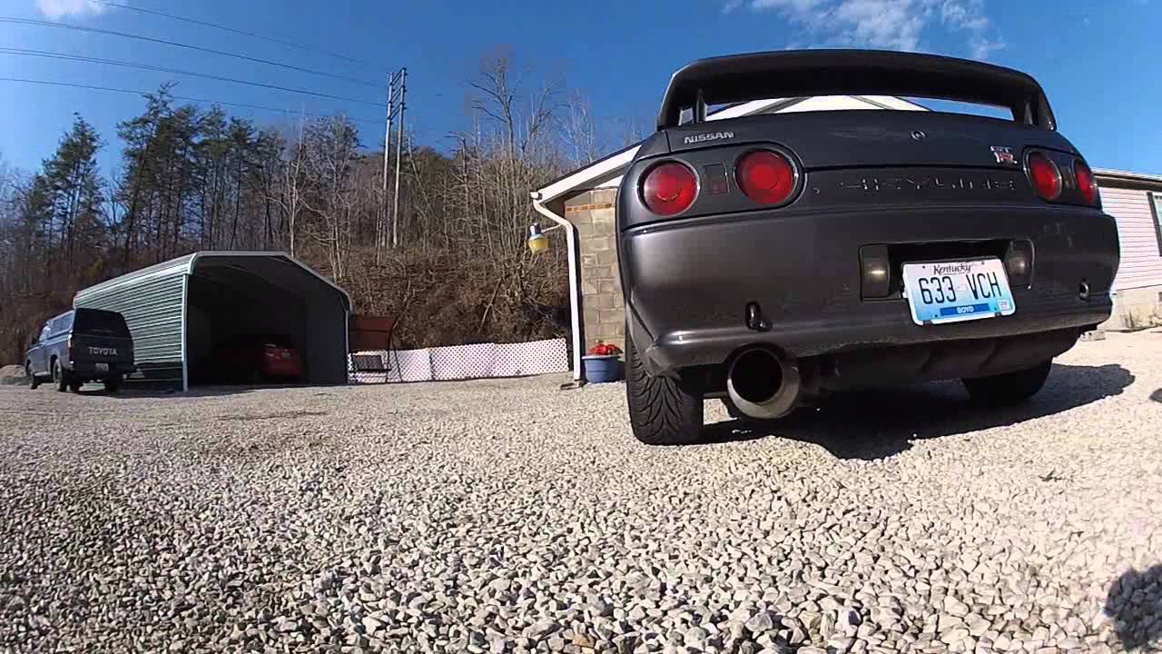 Nissan Skyline GTR R32 Start up - Idle and acceleration exhaust note ...