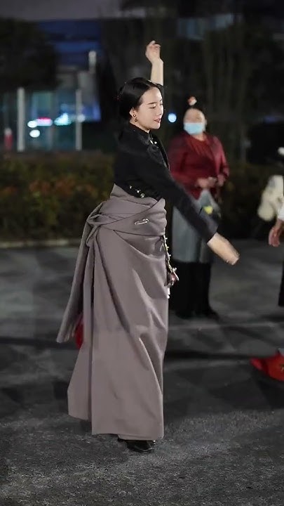 Girlfriends Dance Together Each Has Its Own Beauty Tibetan Dance Tibetan Girls Tibetan