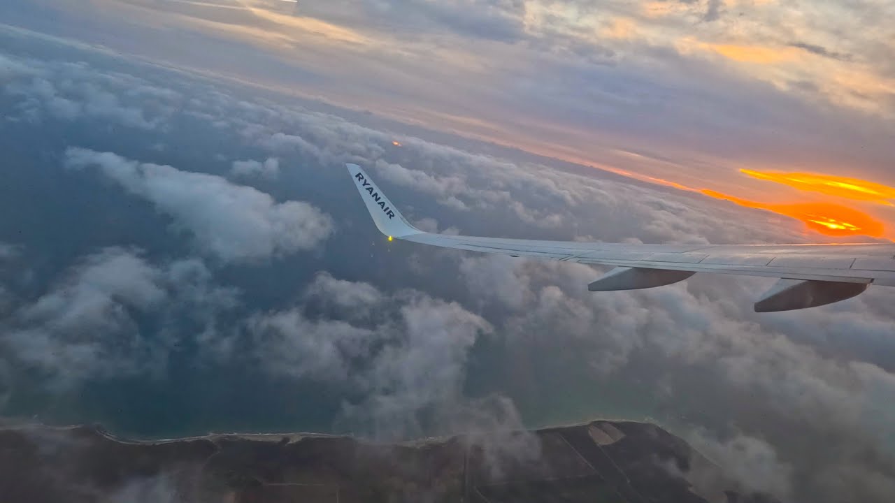 Ryanair sunrise flight takeoff from Brindisi and landing London ...