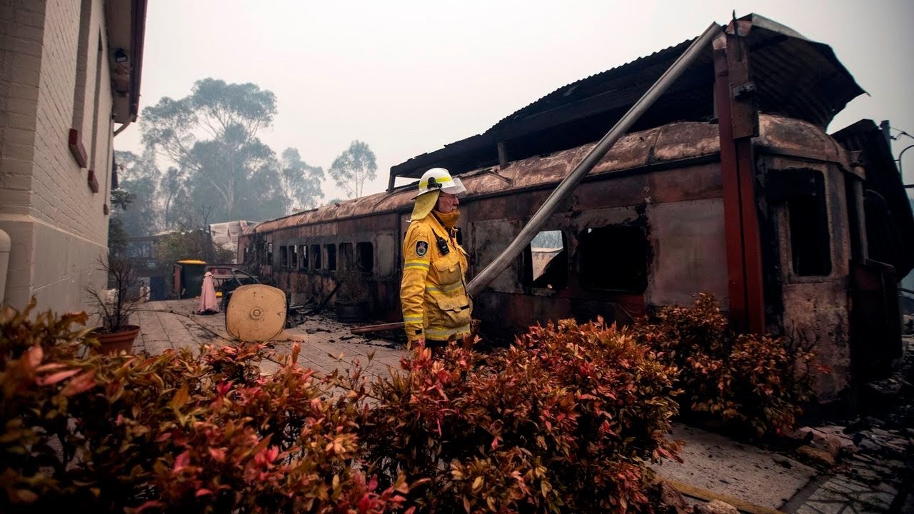 NSW authorities warn of 'extreme fire conditions' on Saturday - YouTube