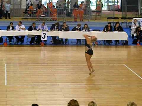 WK Twirlen Gent 2009 -Final 1 baton Senior - Merribeth Cox (USA) - YouTube