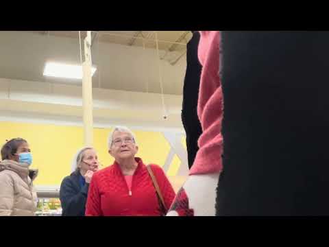 Woman At The Supermarket Like What They See Reaction 😏👀🌽 #bulge #socialexperiment  