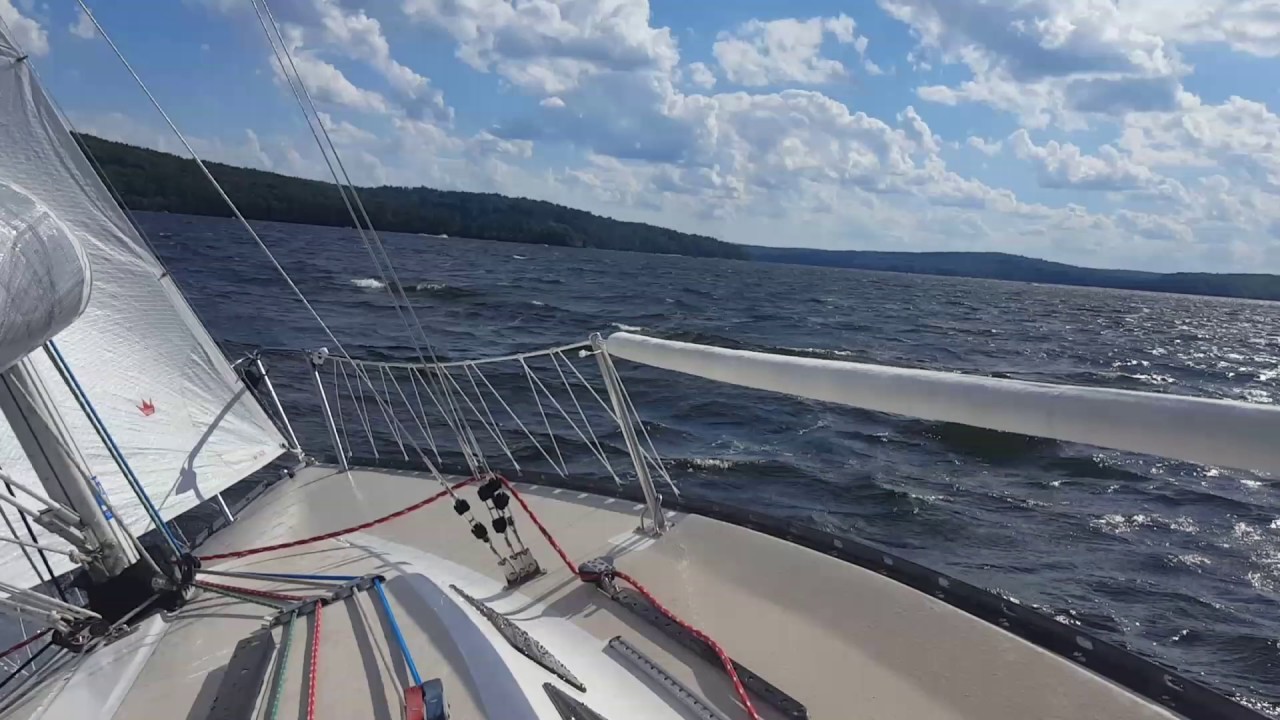 Quick upwind shot, winds piped up nicely mid afternoon. - YouTube