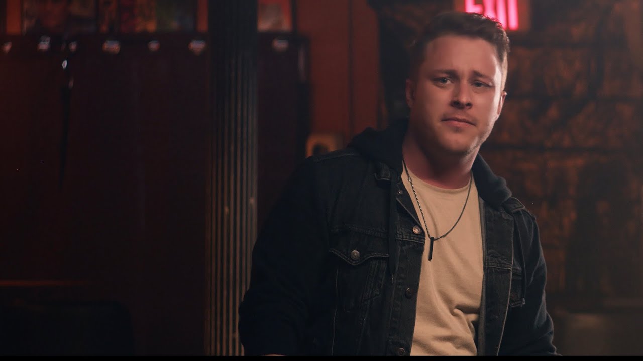 Chris Holt - There She Goes (Official Music Video) - YouTube