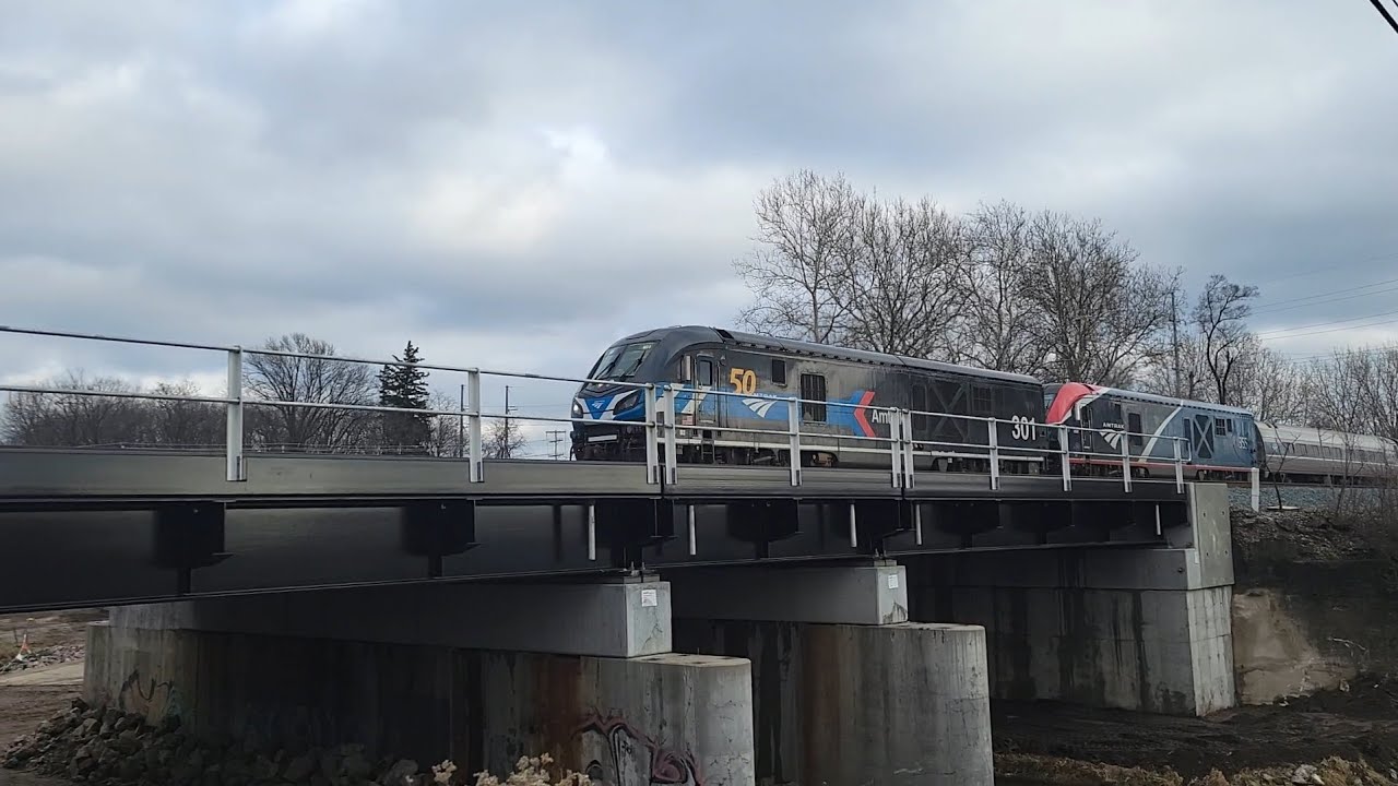 Amtrak 40 crossing the creek at Mp 417 8 hours late - YouTube