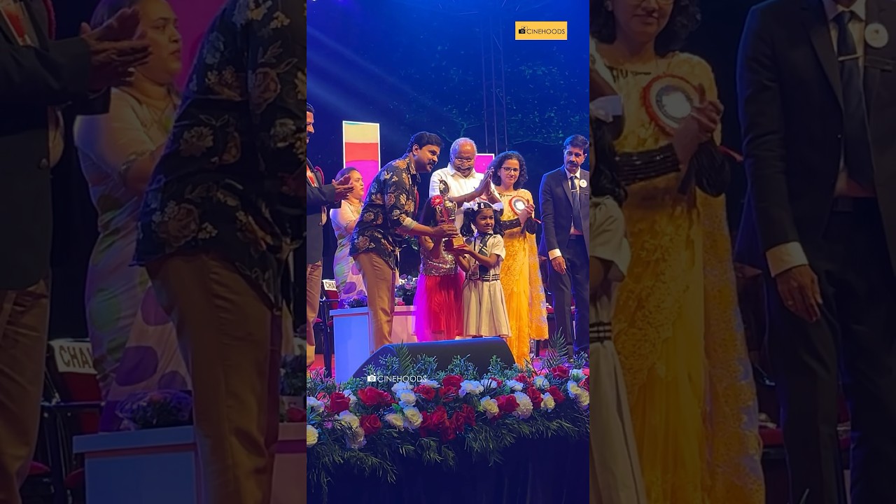 ദിലീപേട്ടന്റെ കയ്യിൽ നിന്നും സമ്മാനം വാങ്ങി മഹാലക്ഷ്മിയേ പോലെ രണ്ട് കുരുന്നുകൾ😍dileep