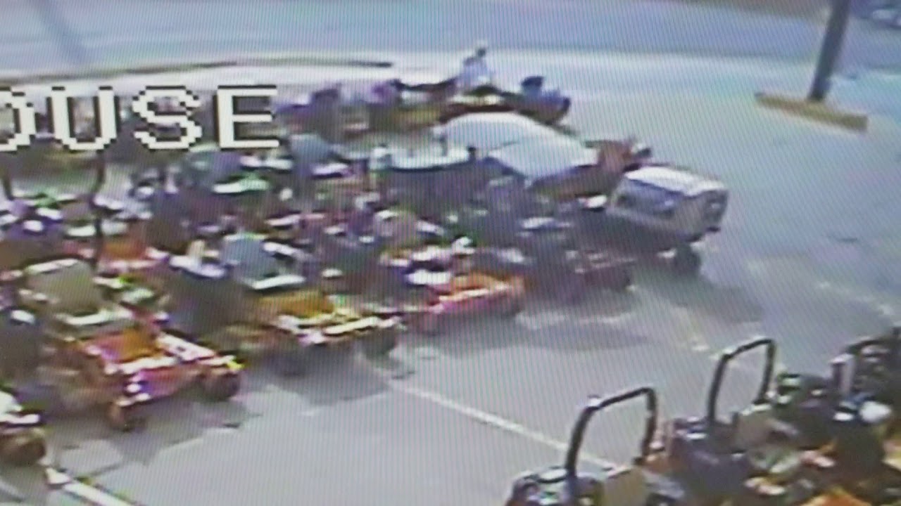 Meth Lady Pours Oil On Mowers - YouTube