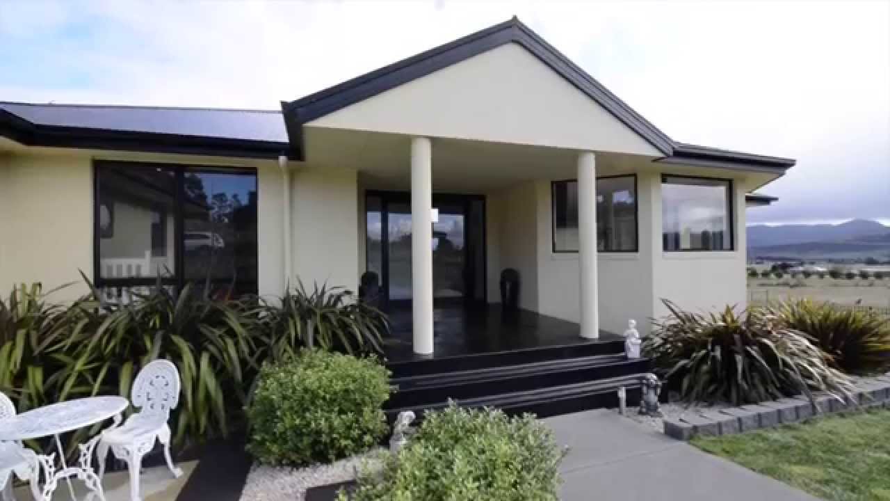 12 Una Court, Brighton - Presented by Damien Hollingsworth and Karen ...
