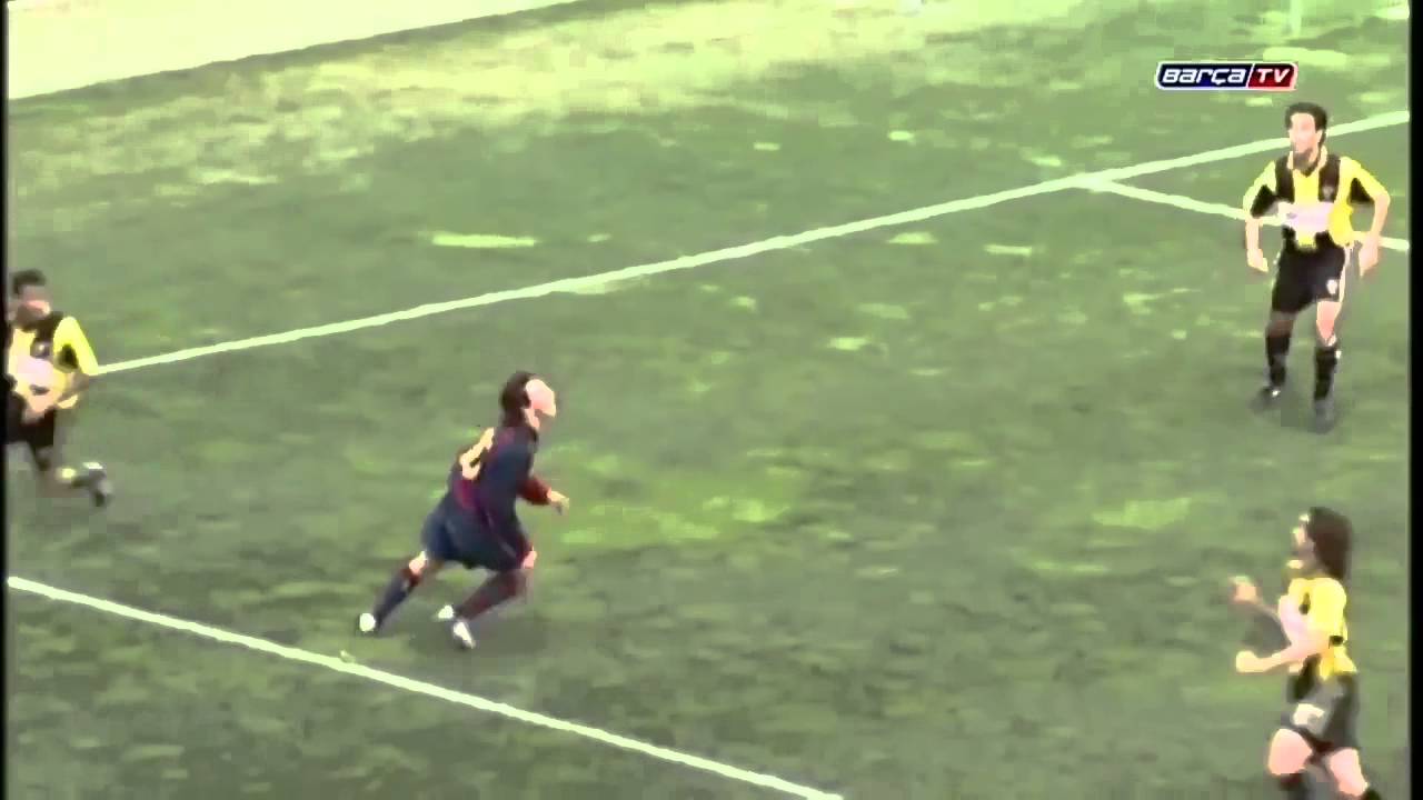 A 16 year old Lionel Messi makes his debut for Barça B - YouTube