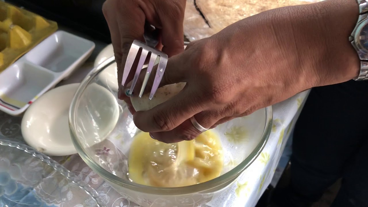 Opening of Abnoy Eggs ready to be scrambled. - YouTube