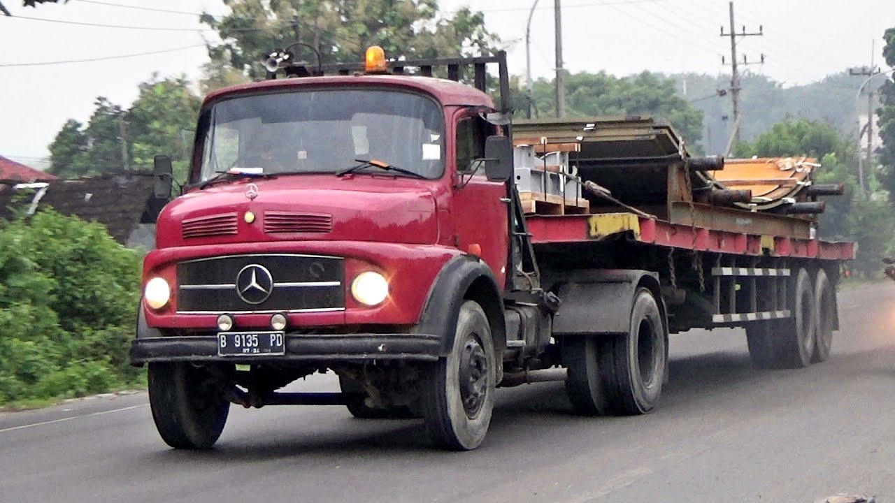 Aksi Mbah Mercedes Benz Kurzhauber 'Nonong' Trailer yang Langka ...